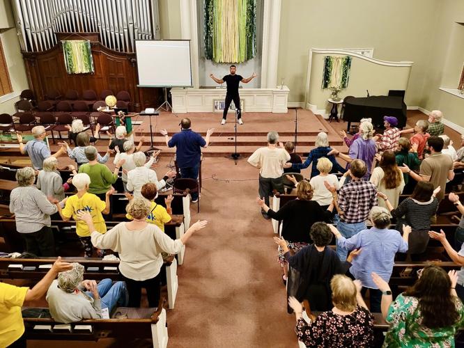 Deaf storyteller shares Visual Vernacular art form with Eastern ...