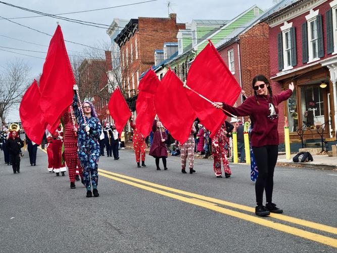 Crowd comes out in cold for annual Shepherdstown Christmas Parade ...
