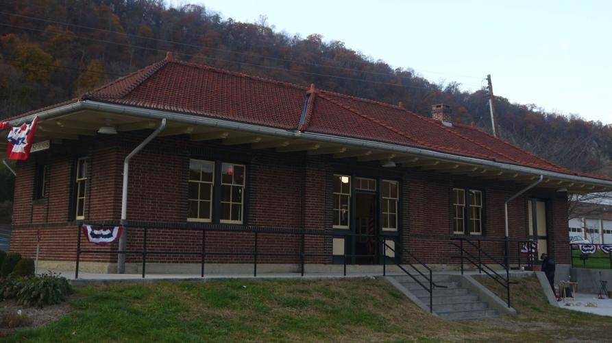 Berkeley Springs train depot finishes renovations, honors veterans ...