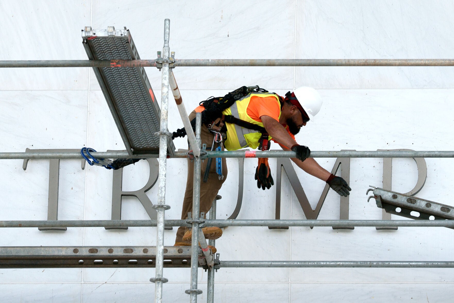 Trump's name is gone from the Kennedy Center's facade after court ...