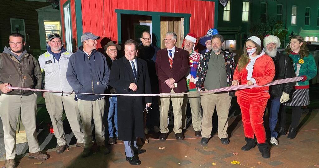 City unveils new Cheer Booth bringing back old tradition | Journal-news ...
