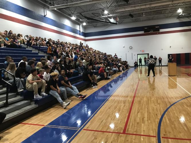 Spring Mills Middle starts school with a No Backpack Day | Journal-news ...