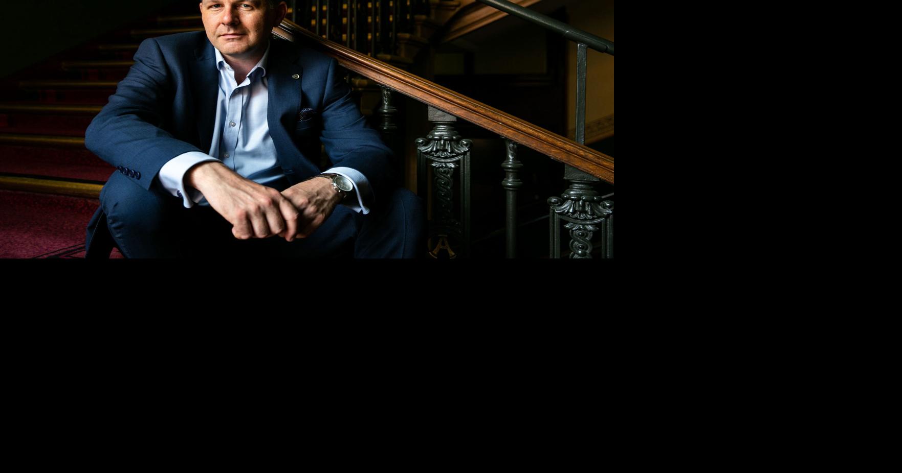 Timothy Redmond makes dazzling debut as symphony director