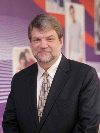 Hanesbrands holds line on executive salaries in 2015