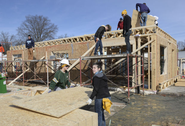 Students spend spring break building houses for Habitat