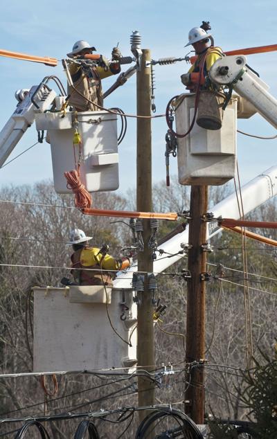 Robinhood Road partially closed due to damaged pole