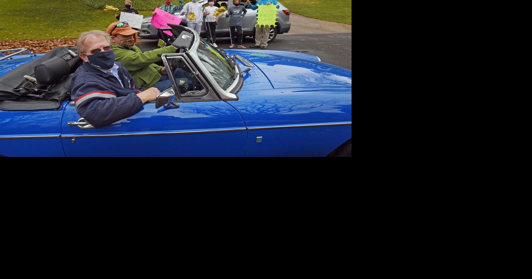 Photos: Sherwood Forest neighbors honor mailman, Dan Hicks, on his last ...