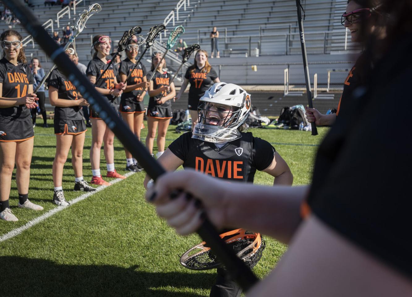 Lacrosse high school goalie thriving despite not having legs
