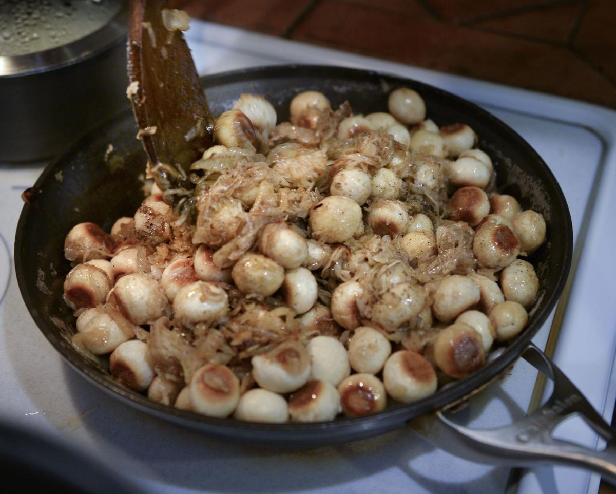 Woman keeps up family's Czech tradition | Food | journalnow.com