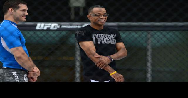 Longtime ESPN sportscaster Stuart Scott dies
