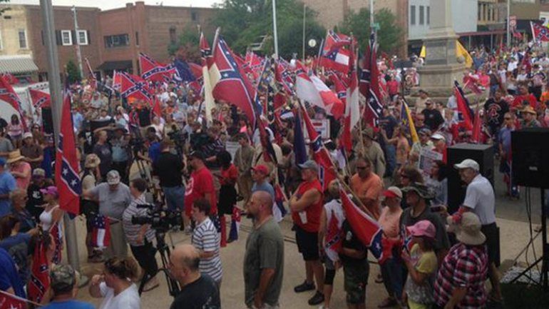 1,500 people attend rally in support of Confederate flag in Graham
