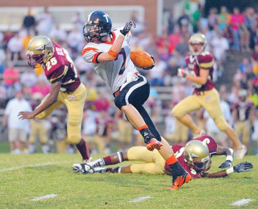 ’Hawks win season opener | Sports | journalpatriot.com