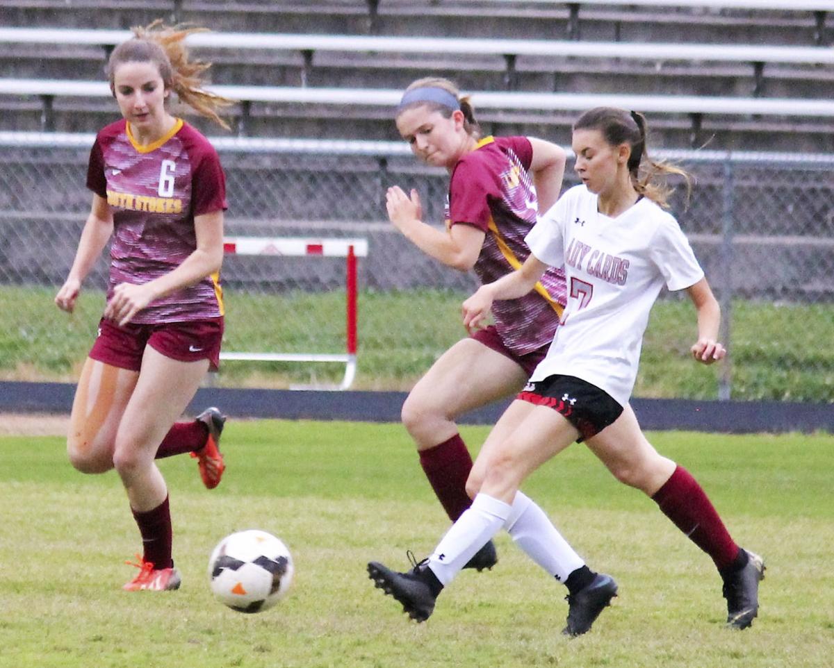 Sauras dominant in second-round win over East | Sports | journalpatriot.com