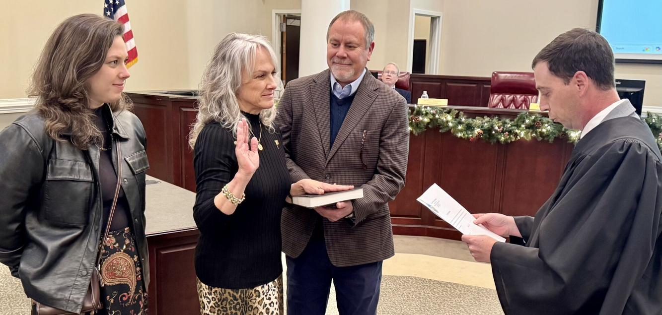 Sandra Espin sworn in | News | journalpatriot.com