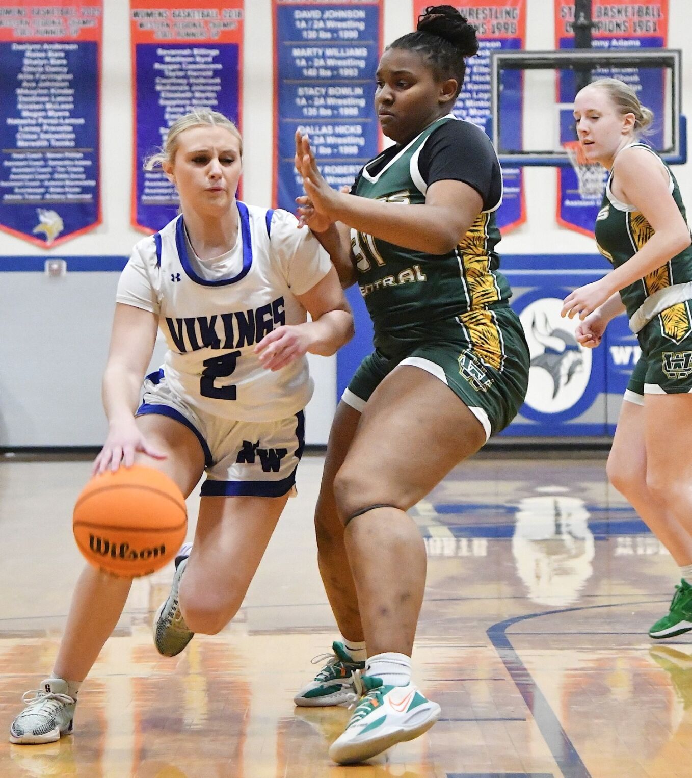 ‘Hawk girl hoopsters edge Ravens in OT | Sports | journalpatriot.com