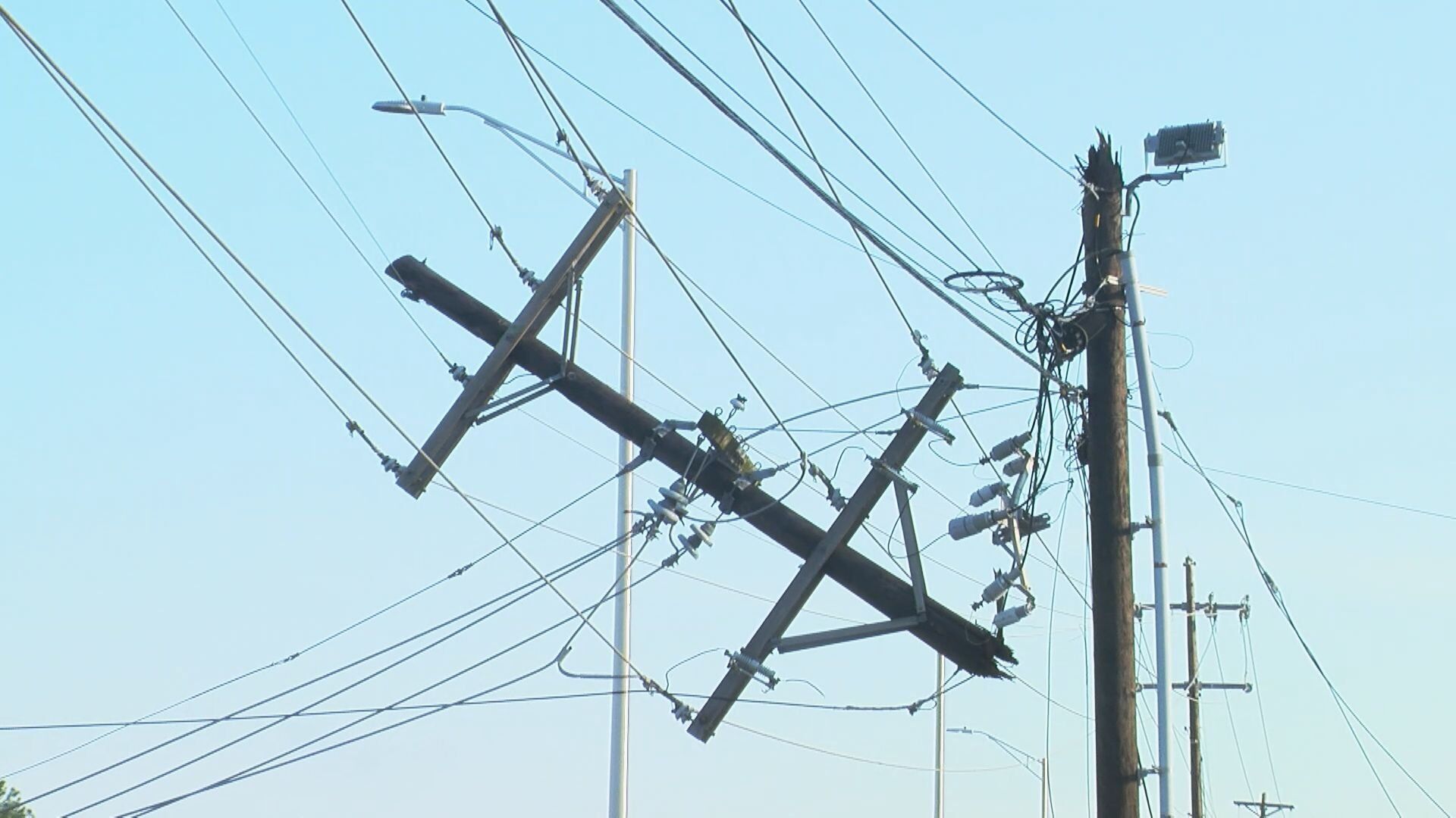News 15 Investigates: Witnesses say faulty power pole toppled over ...