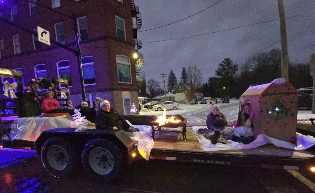 Holiday spirit returns to Kane with an annual Santa Parade | News ...