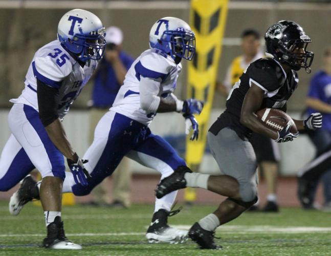 Wildcats take control in second half, beat Shoemaker 37-27 in 8-5A ...