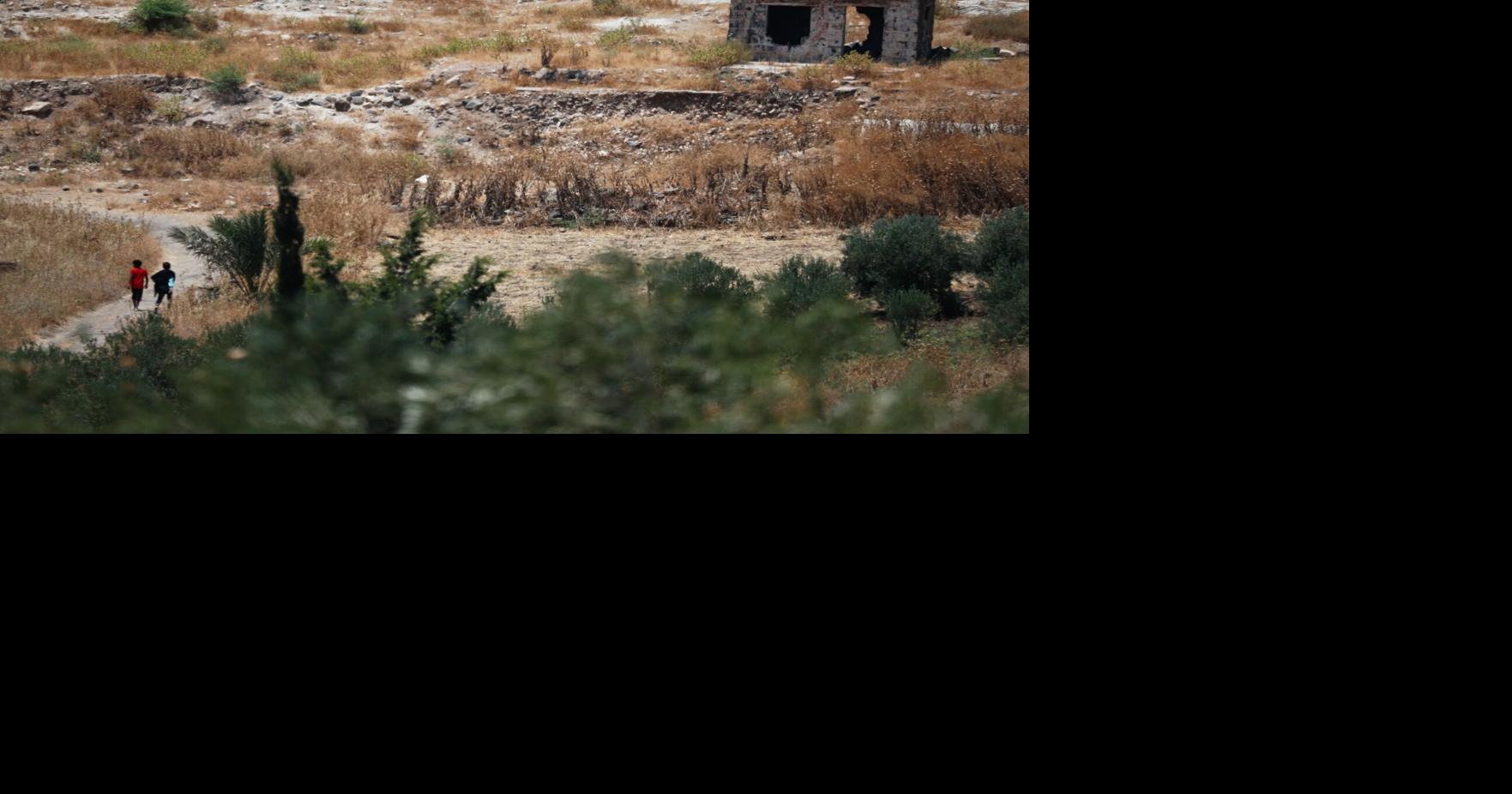 Israeli troops face resistance from residents as they push into a town ...