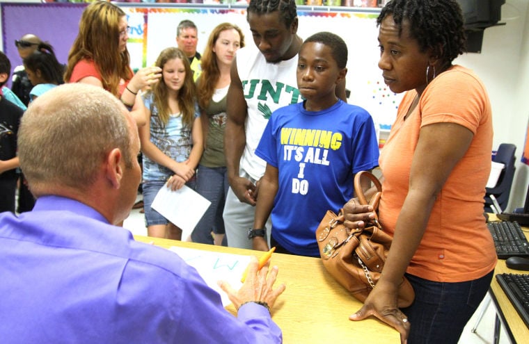 ‘Fantastic turnout’ for S.C. Lee’s Meet the Teacher night | News ...
