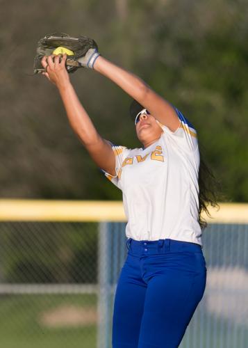 12-6A SOFTBALL: Big inning helps send Lady Dawgs past Shoemaker ...