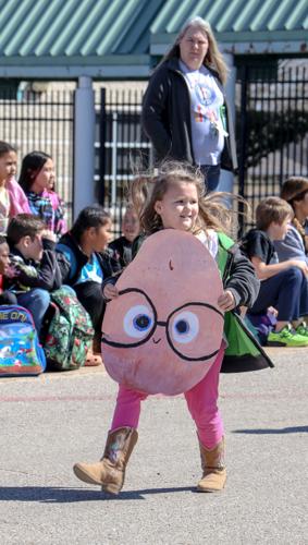 Storybook character parade reinforces love of reading | Copperas Cove ...