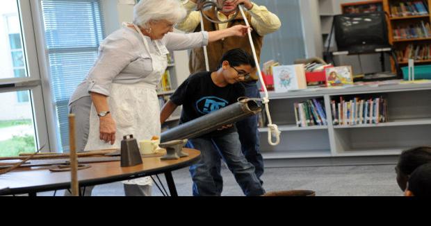 Students at Pershing Park Elementary get history lesson | Education ...