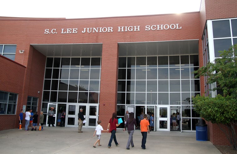 ‘Fantastic turnout’ for S.C. Lee’s Meet the Teacher night | News ...