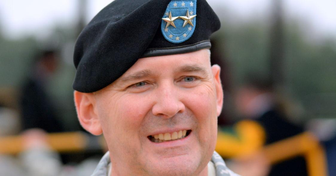 Phipps relinquishes Division West command | Military | kdhnews.com