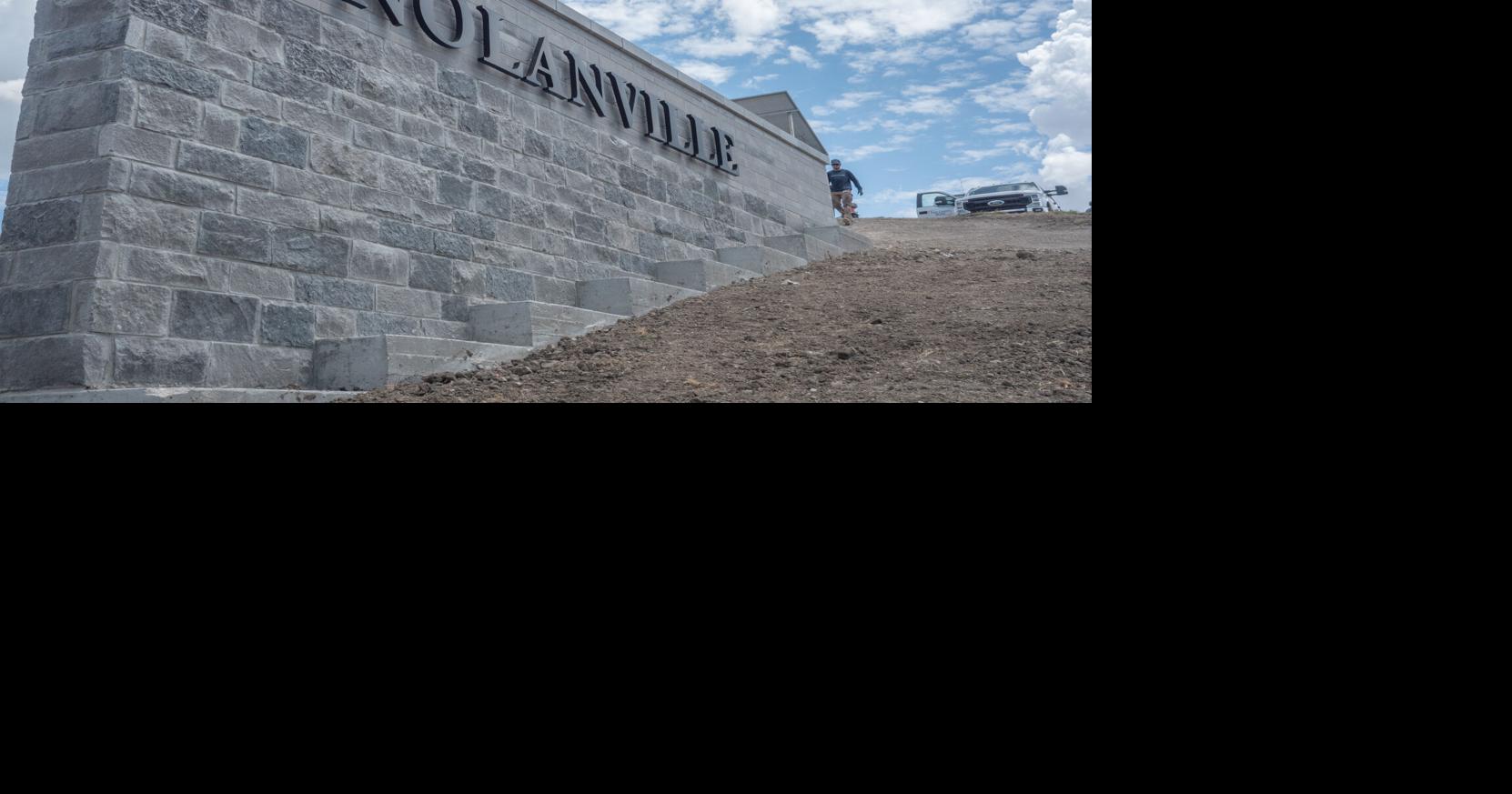 ‘Clean and classy’: Nolanville welcome signs near completion | Local ...