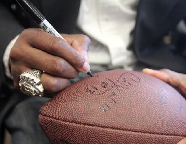 Giving back: Former NFL player visits KISD school | Killeen | kdhnews.com