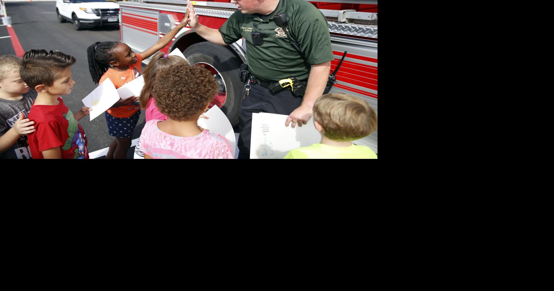 Elementary school students honor first responders on 14th anniversary ...