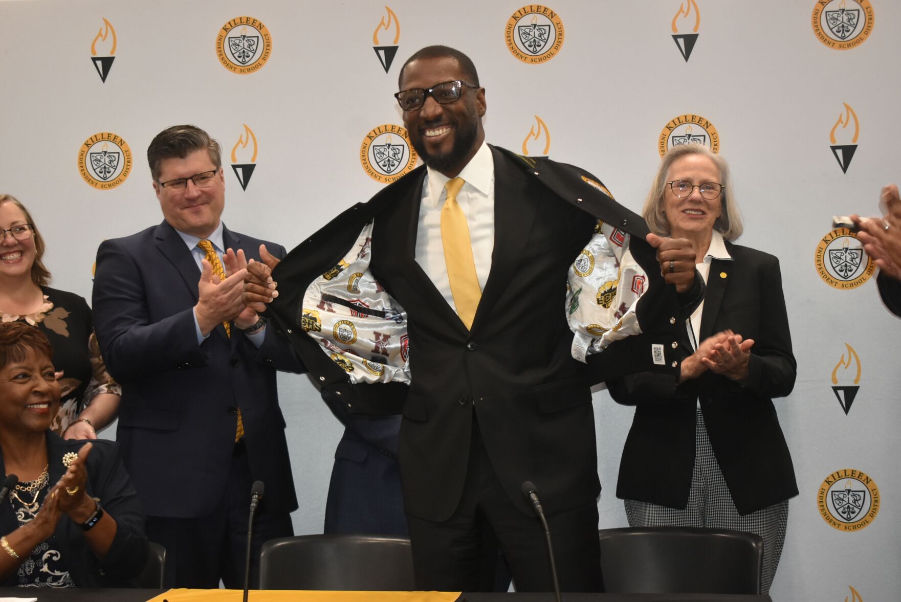 'I will give you my best': A new leader is crowned superintendent of ...