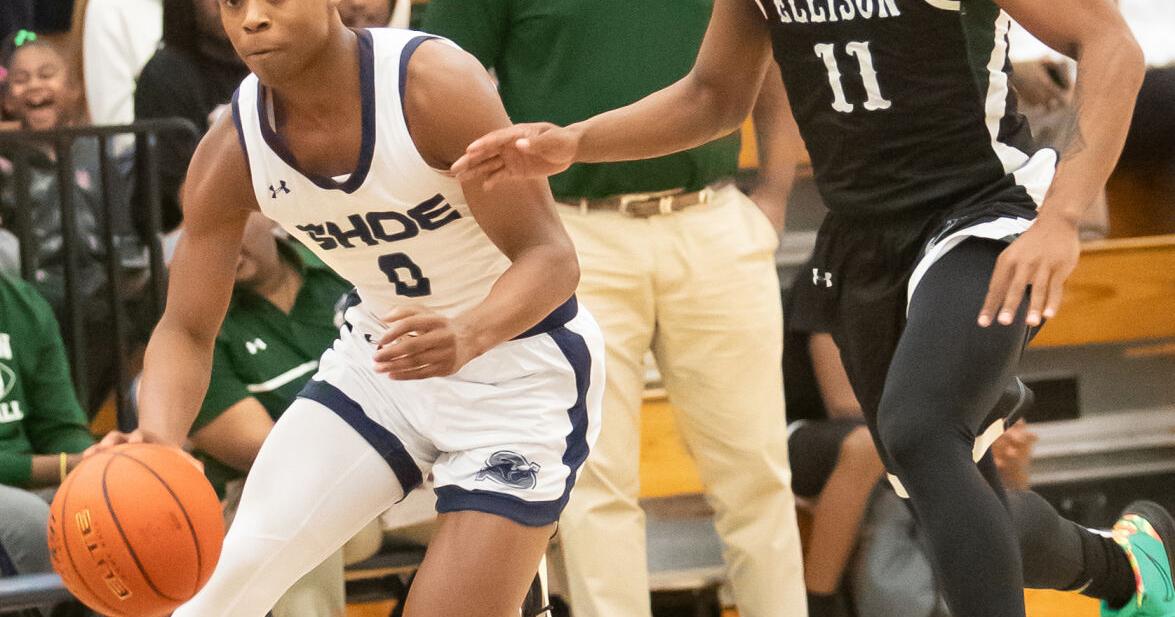 Wolves win 11th straight with upset of No. 20 Eagles, 67-56 | Shoemaker ...
