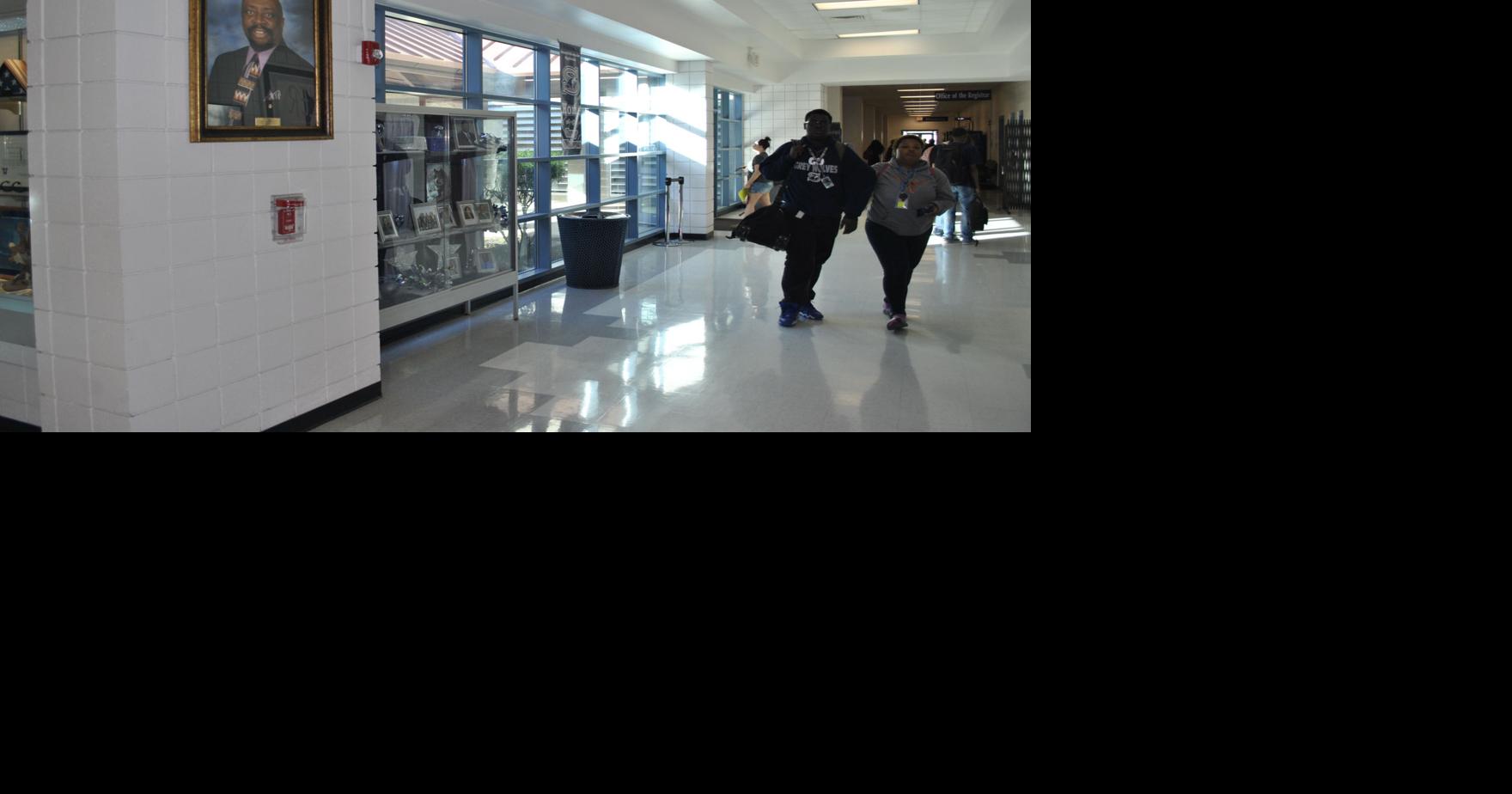 Shoemaker High School’s ‘Head Grey Wolf’ Ronald Gray loses battle with ...