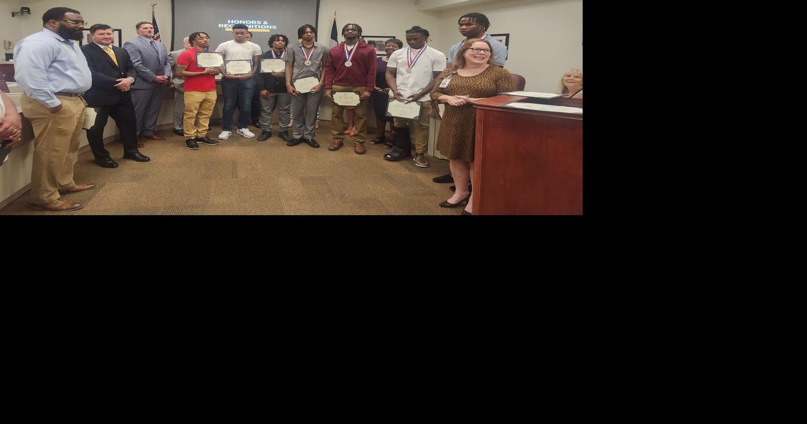 KISD board recognizes Ellison High basketball team | Local News ...