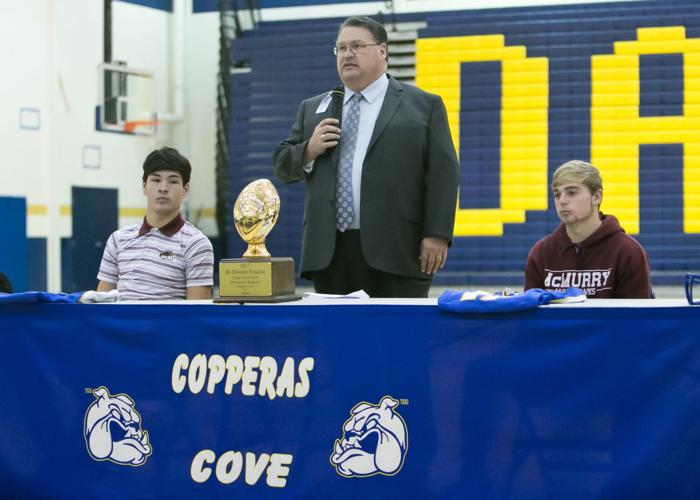 Pair of Bulldawgs standouts sign to play collegiate football | Copperas ...