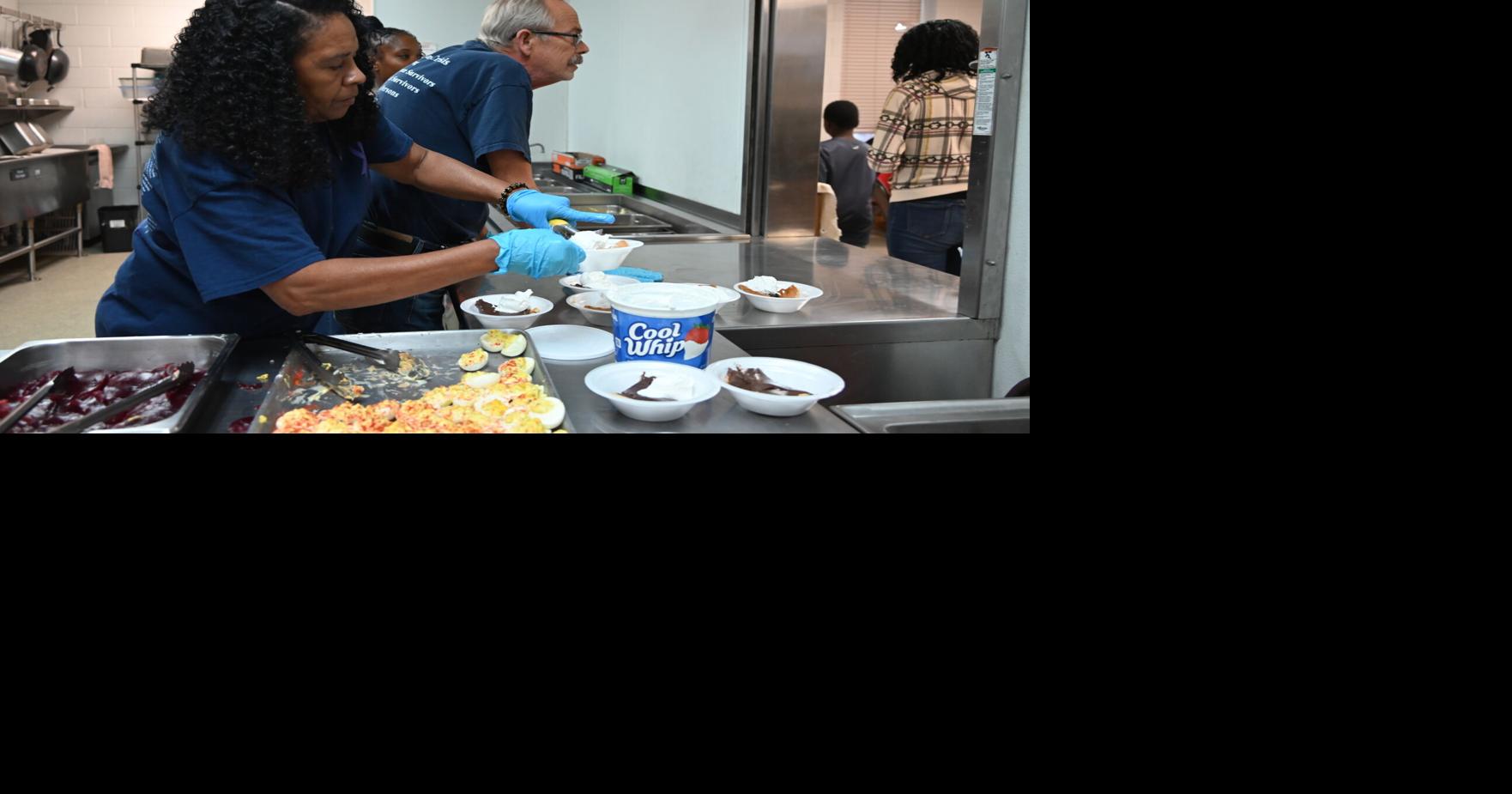 ‘Every day is Thanksgiving’: Homeless shelter patrons form bonds ...