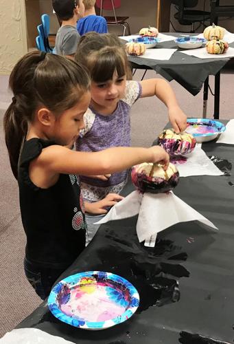 Williams/Ledger students create holiday decor | Community | kdhnews.com