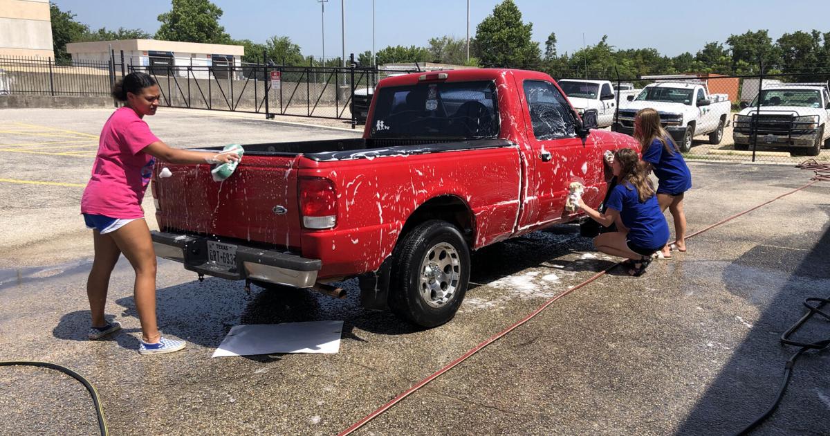 Cchs Cheerleaders Hold Car Wash Fundraiser Copperas Cove Herald