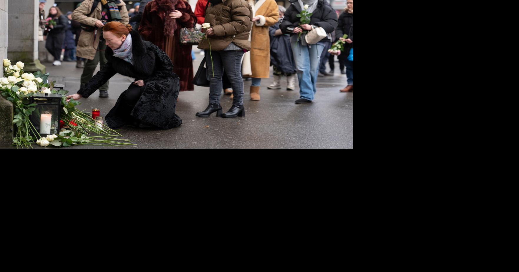 Pope meets families of young Italian victims of the Swiss Alps bar fire | News | kdhnews.com