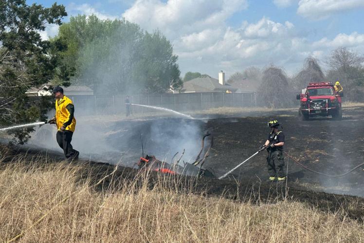 Grass fire breaks out in West Temple; wind helps keep blaze from homes ...