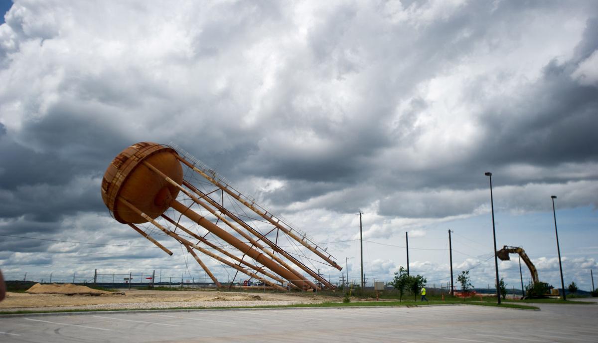 ‘Timber’: Water tower falls at Fort Hood | Military | kdhnews.com