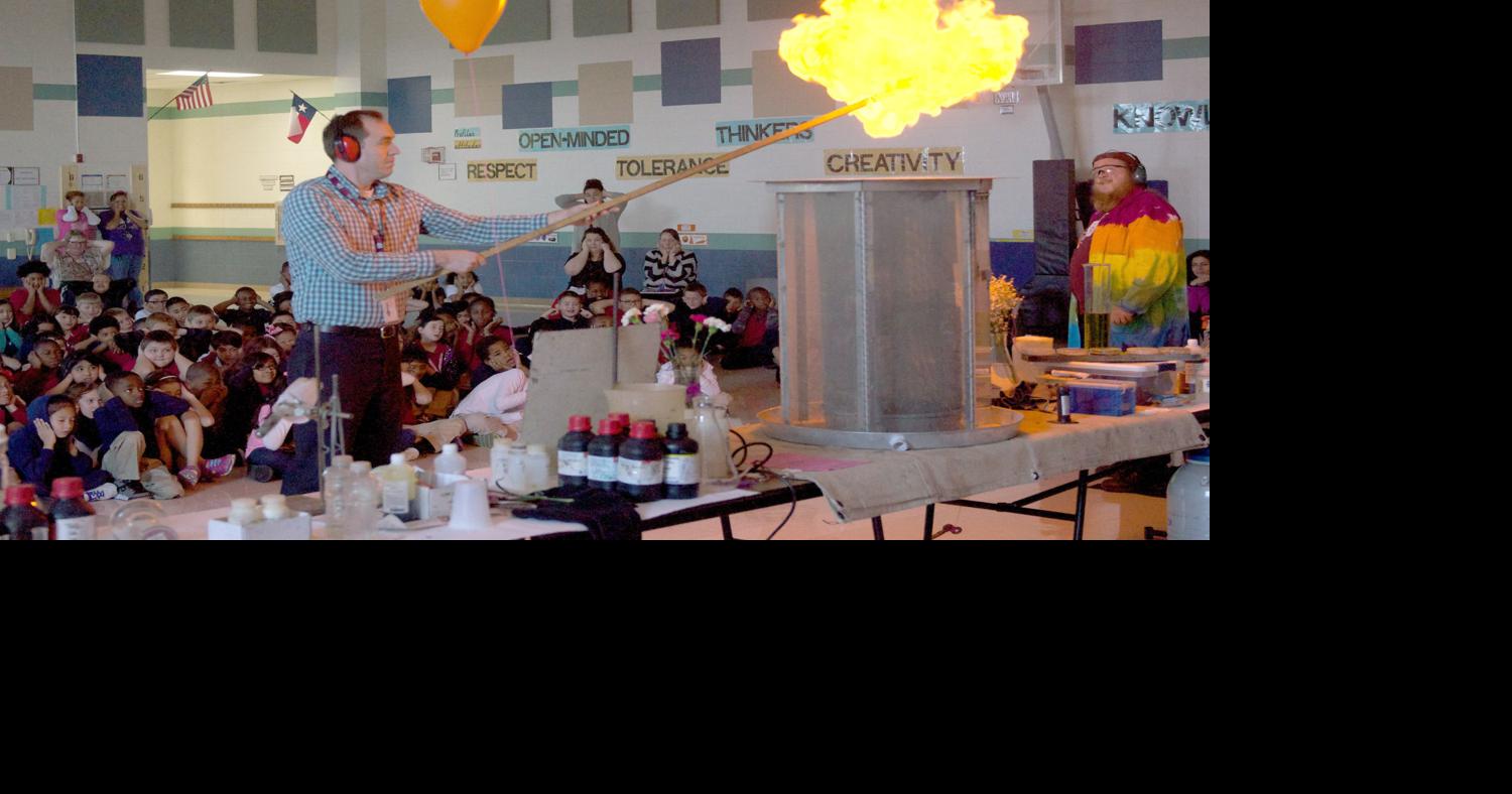 Chemistry show awes students at Iduma Elementary | Education | kdhnews.com