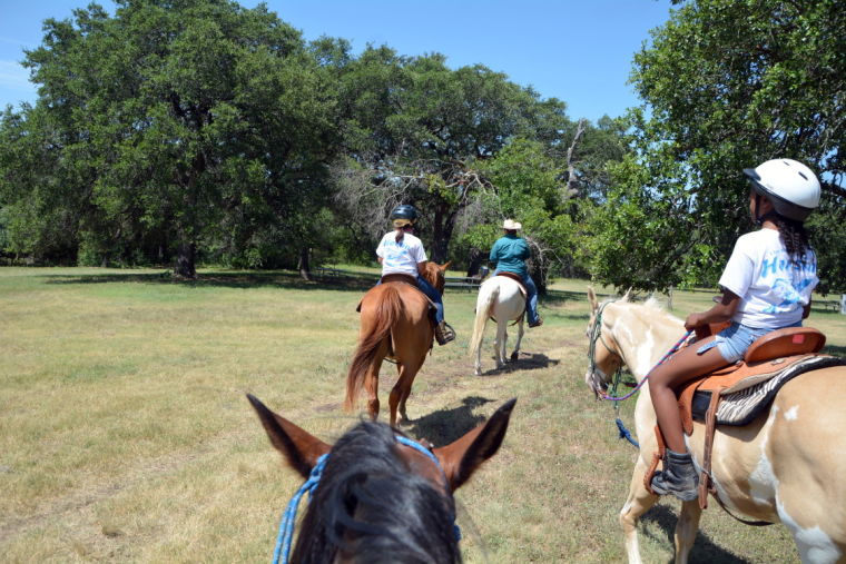 Horsin’ around at cowboy camp: Kids learn skills at BLORA ranch ...