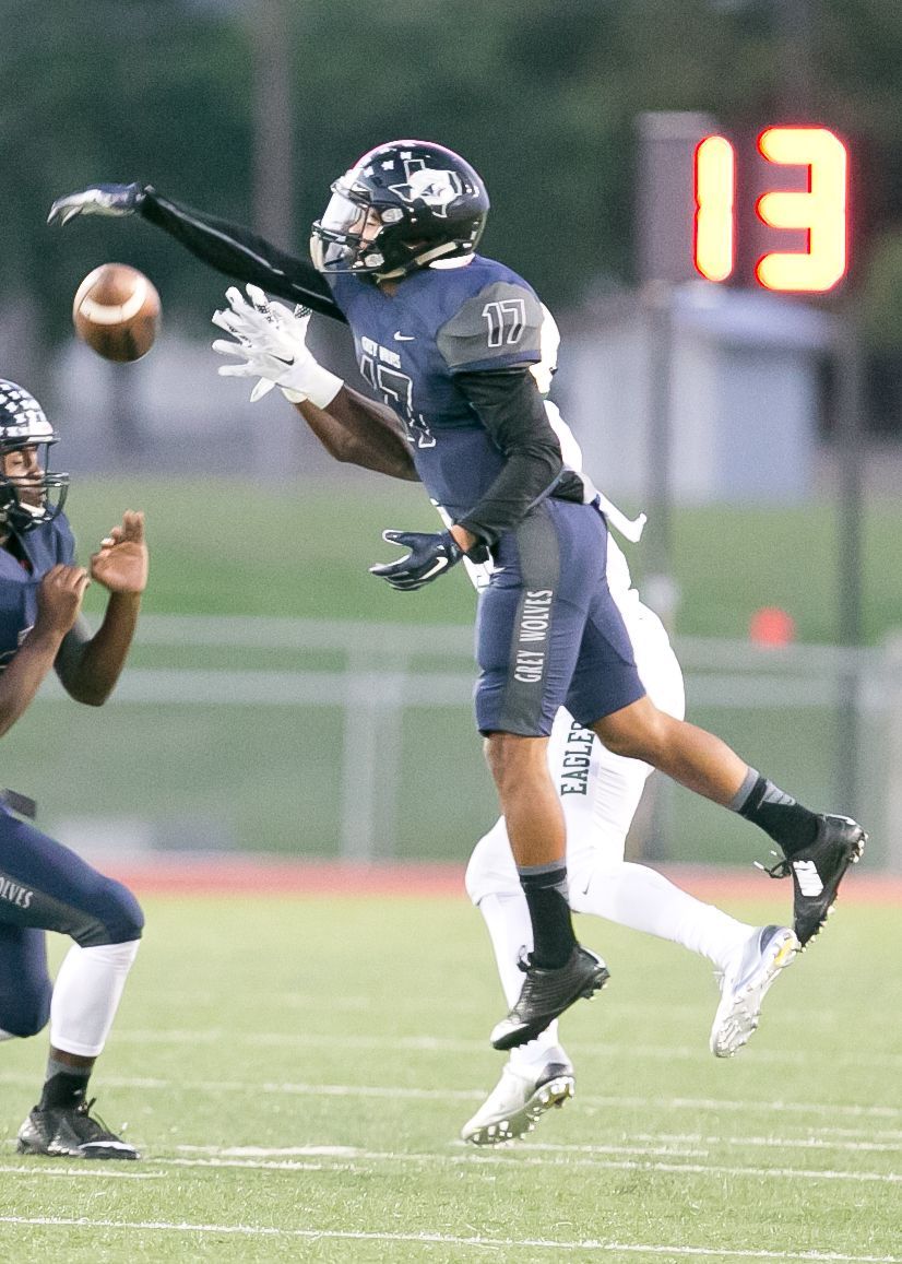 Grey Wolves beat Ellison 20-14, ending Eagles’ five-game winning streak ...