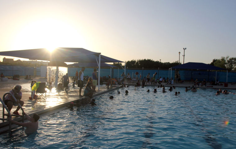 Families make a splash during Dive-In at Carl Levin Park pool ...