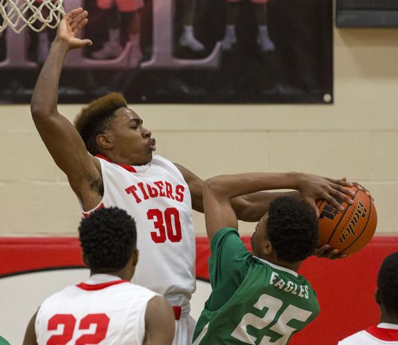 BASKETBALL: Ellison boys stay unbeaten in 12-6A with victory at Belton ...