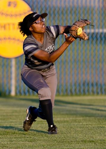 12-6A SOFTBALL: Big inning helps send Lady Dawgs past Shoemaker ...
