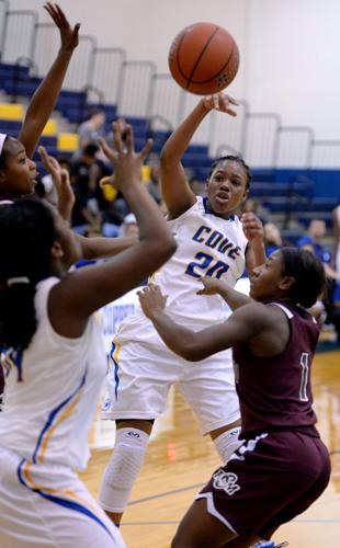 BASKETBALL: Determined Lady Dawgs dig out of early hole to win opener ...